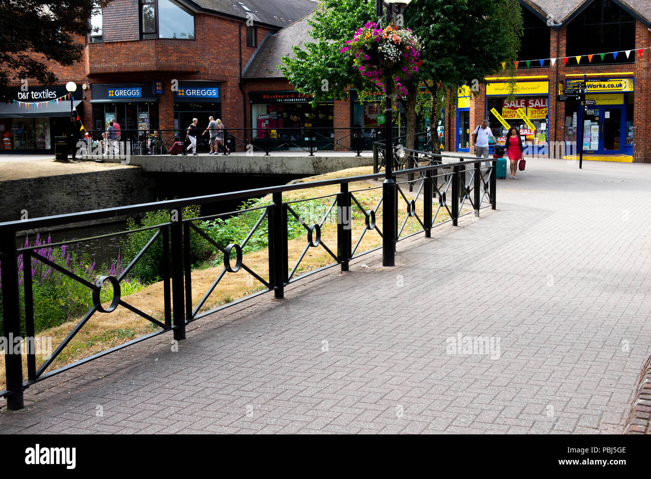 Side walk area hi-res stock photography and images - Alamy