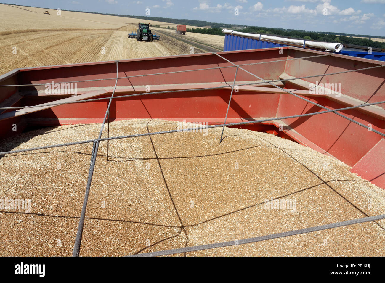 Loading grain lorry hi-res stock photography and images - Alamy