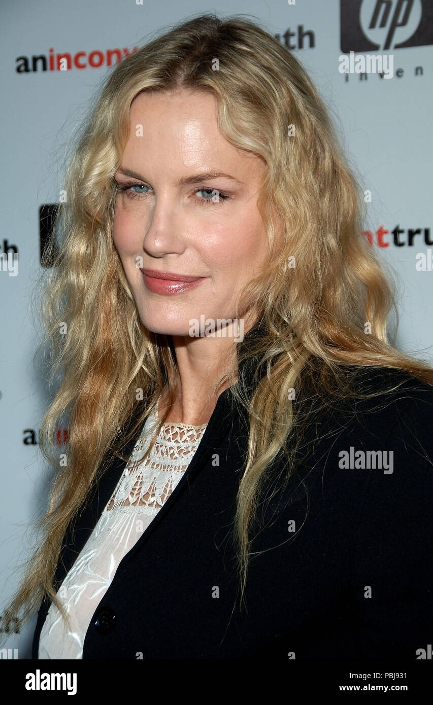 Daryl Hannah arriving at " AN INCONVENIENT TRUTH Premiere " at the DGA ...