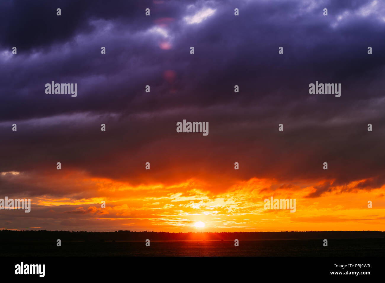 Dark purple sky bright sun hi-res stock photography and images - Alamy