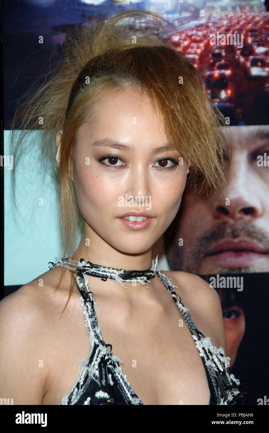 Rinko kikuchi babel 2006 hi-res stock photography and images - Alamy