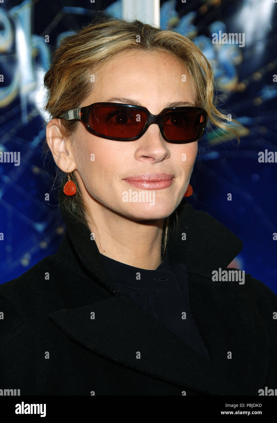 Robertsjulia009 red carpet event hi-res stock photography and images ...