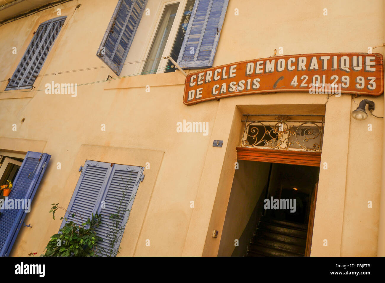 Democratic circle hi-res stock photography and images - Alamy