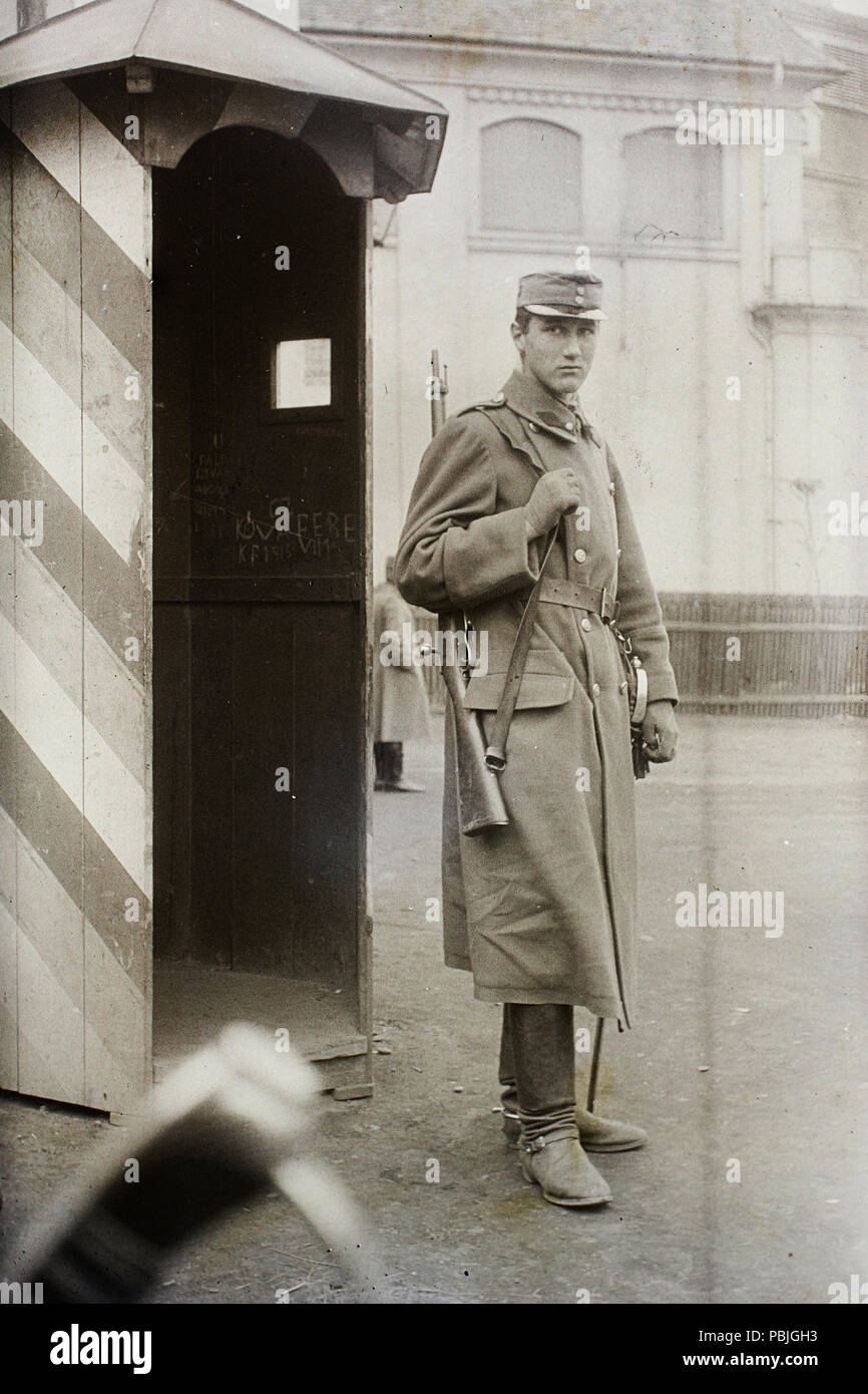 Guard duty sentry box hi-res stock photography and images - Alamy