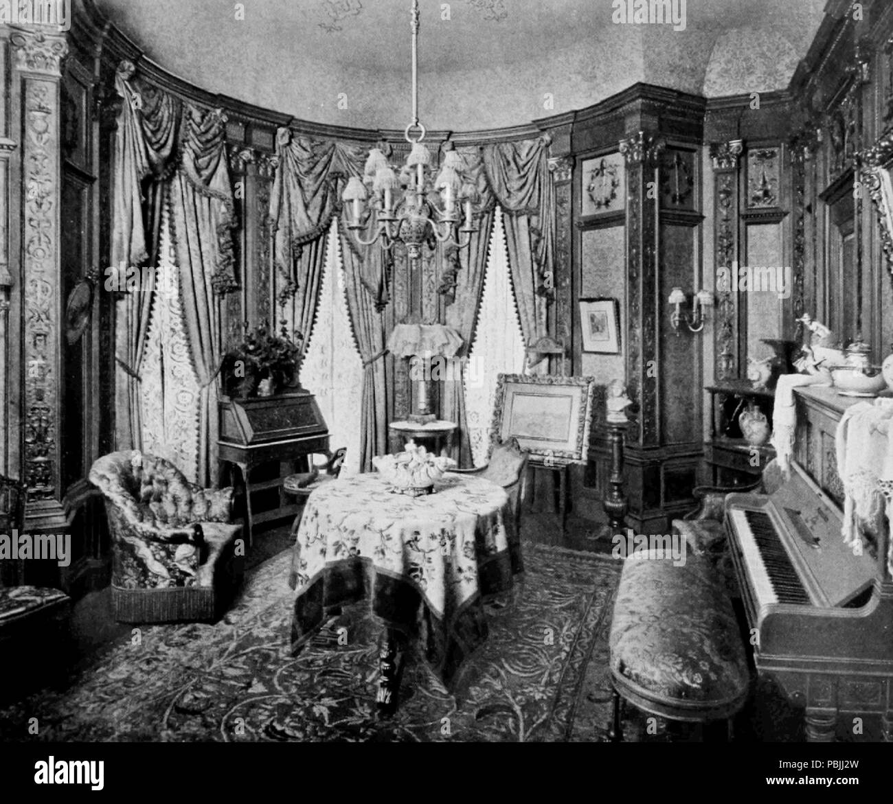 Drawing room suite hi-res stock photography and images - Alamy