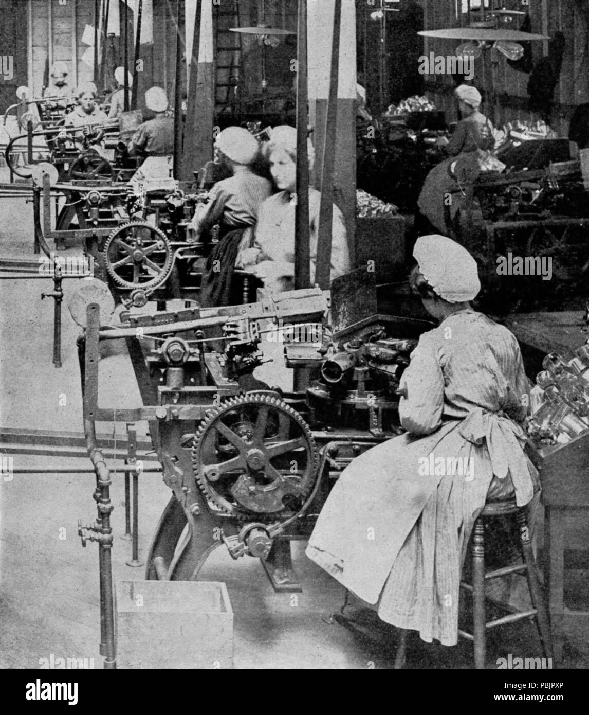 Sealing machines hi-res stock photography and images - Alamy