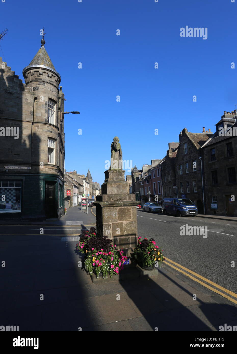 Linlithgow street scene hi-res stock photography and images - Alamy