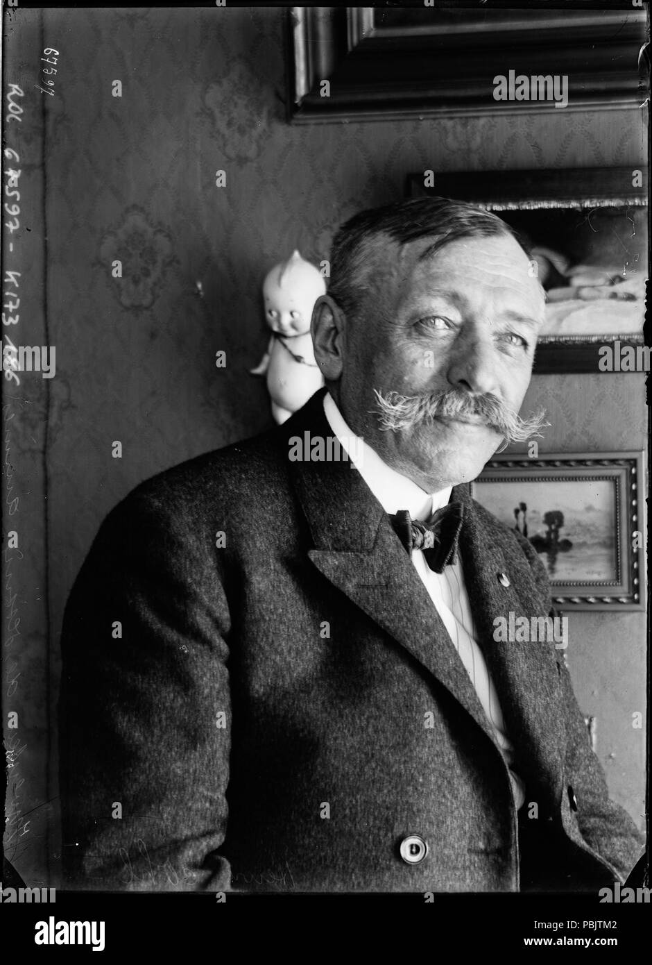 Portrait of an artist film hi-res stock photography and images - Alamy