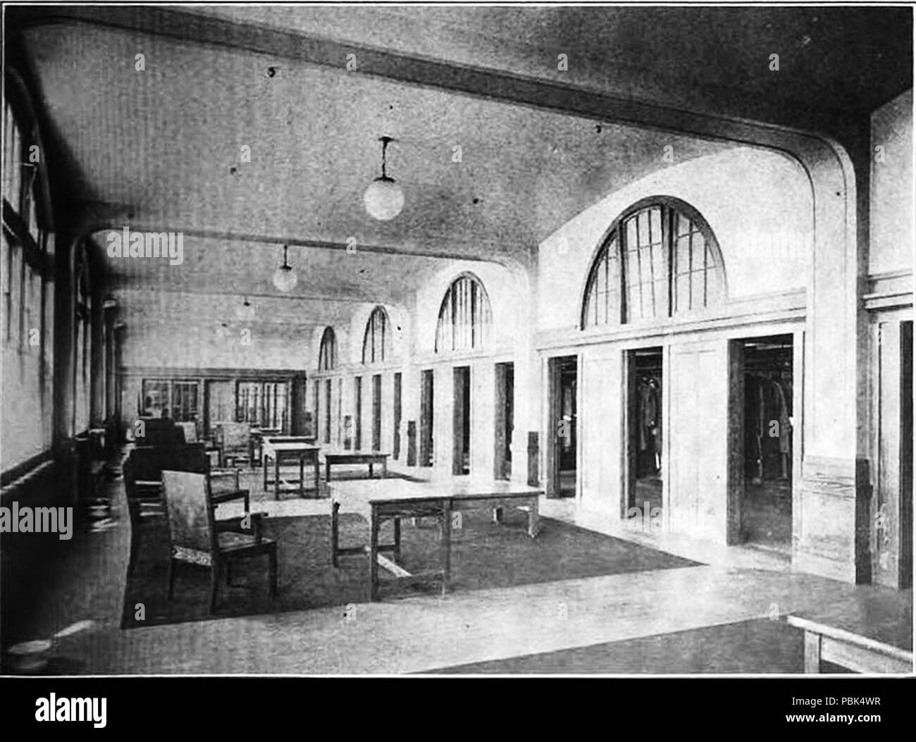 Showroom architecture Black and White Stock Photos & Images - Alamy