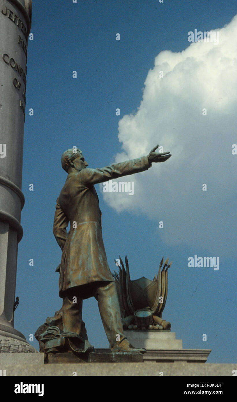 Jefferson davis statue hi-res stock photography and images - Alamy