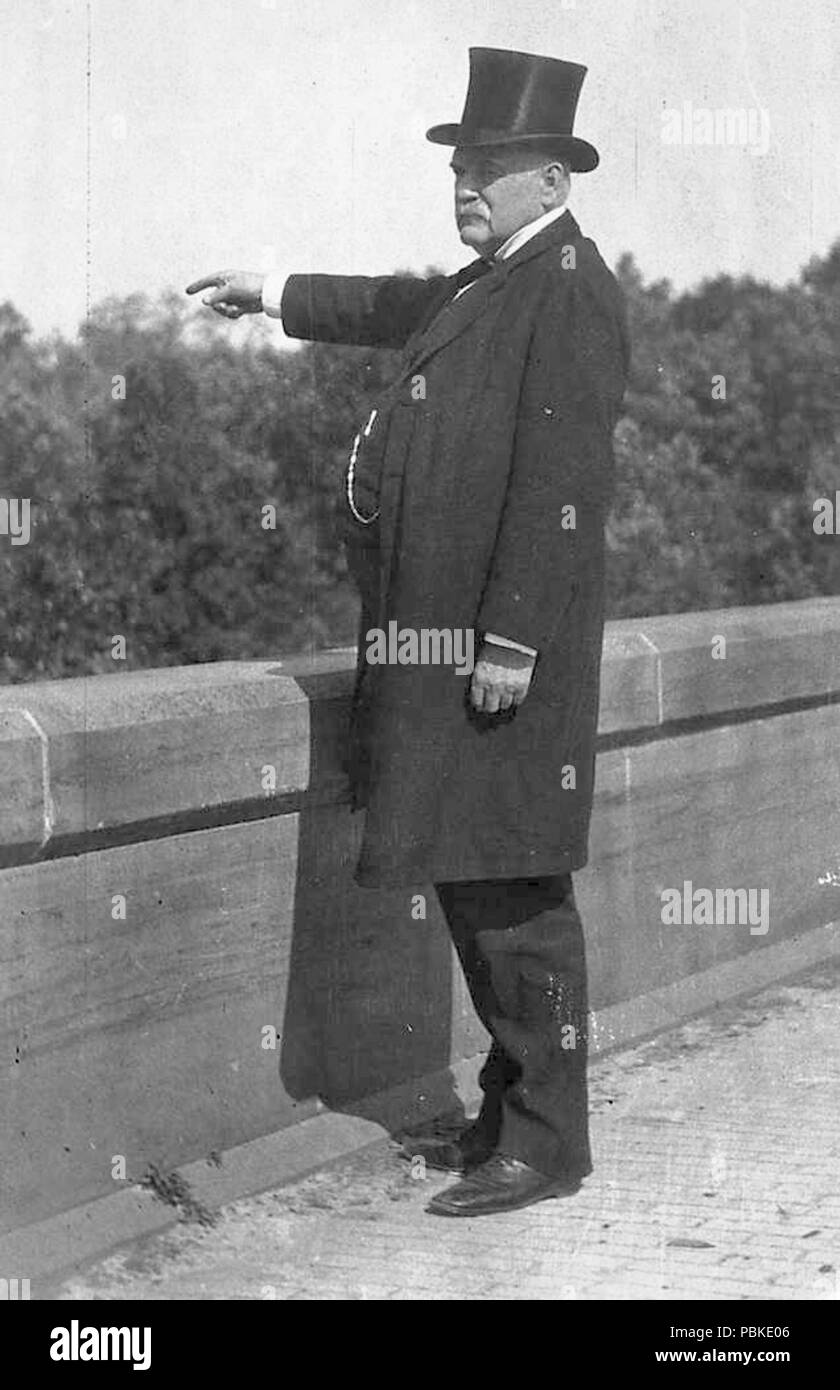 At full height Black and White Stock Photos & Images - Alamy