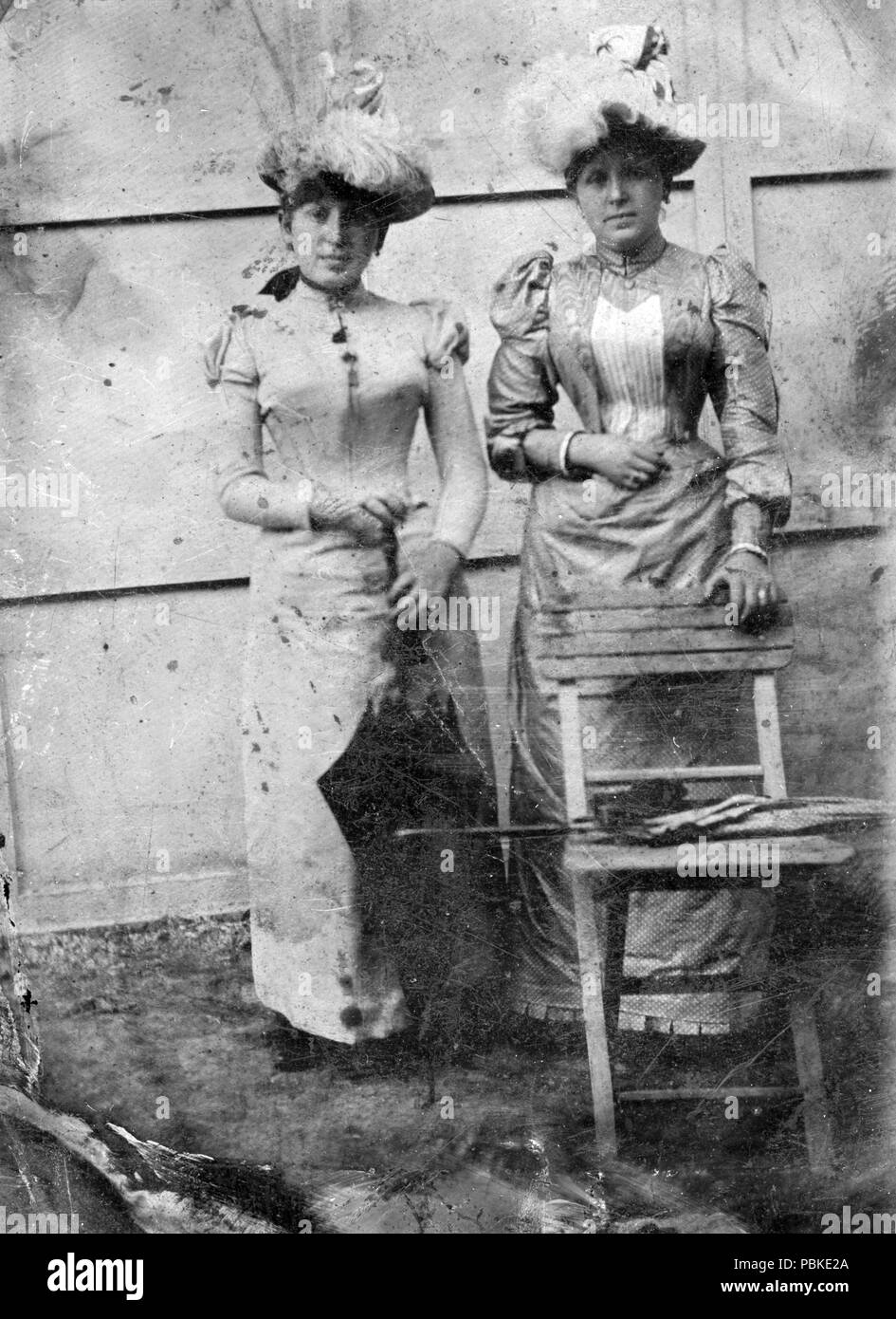 Vintage women fashion Black and White Stock Photos & Images - Alamy