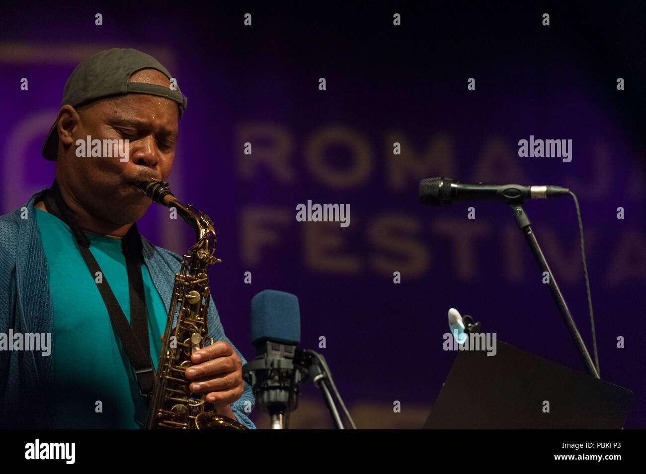 Anthony tidd on the electric bass hi-res stock photography and images ...