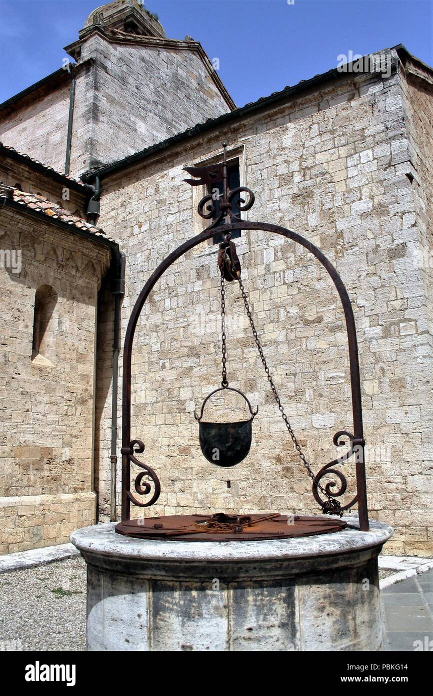 Brick wishing well High Resolution Stock Photography and Images - Alamy