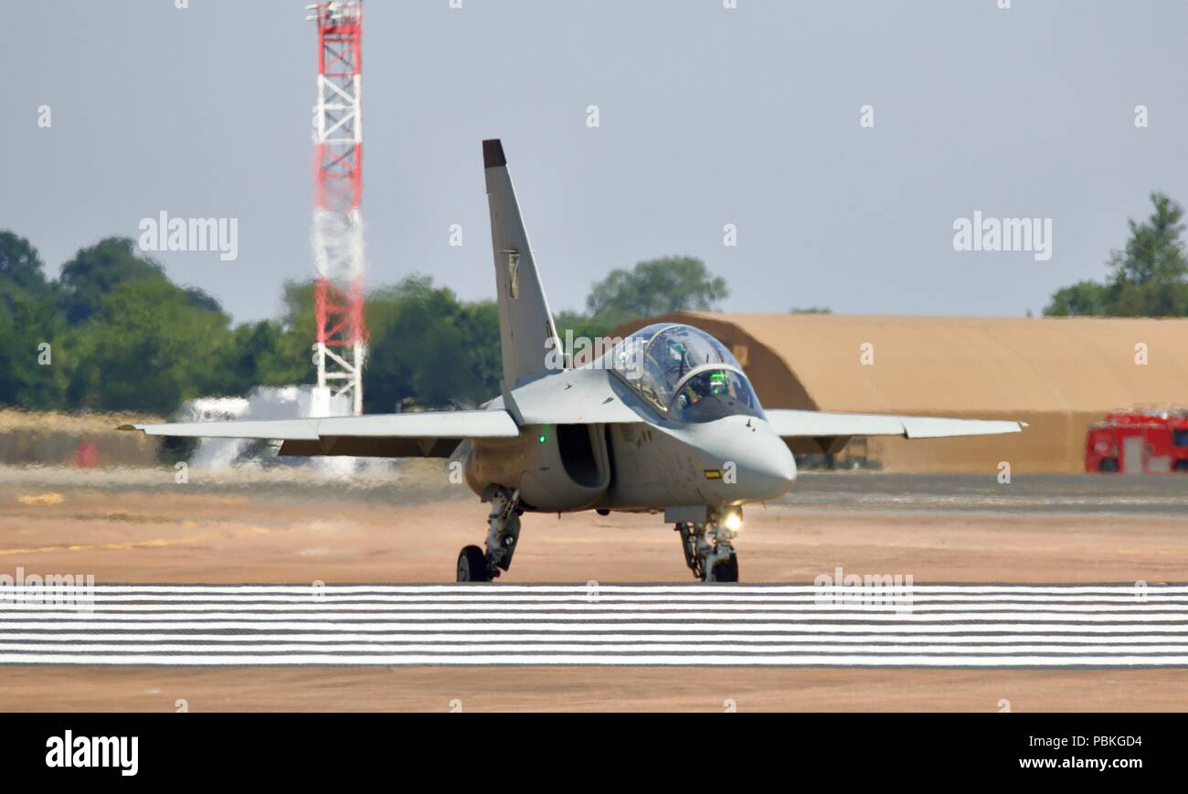 Leonardo jet trainer t346a master hi-res stock photography and images ...