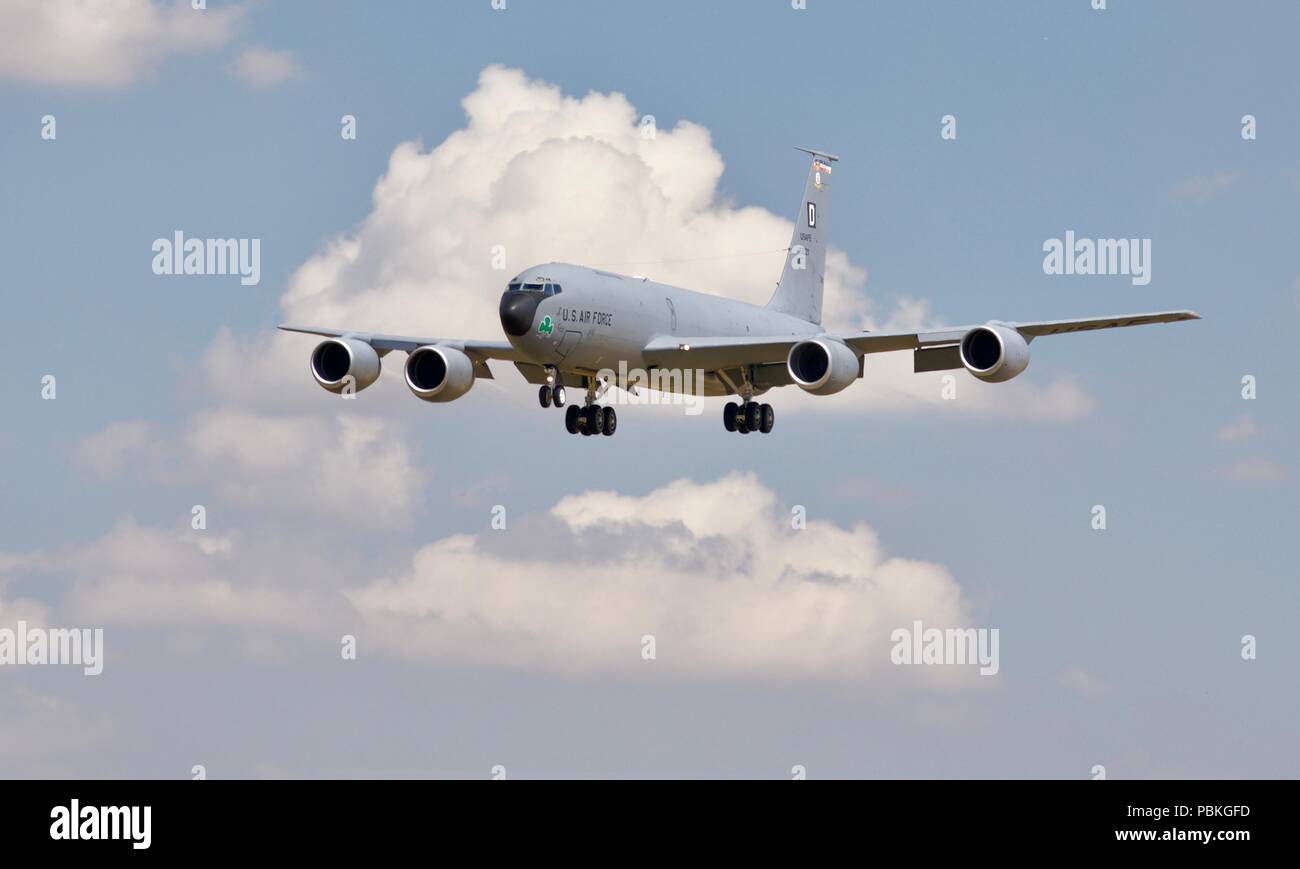 Air force kc135 tanker hi-res stock photography and images - Alamy