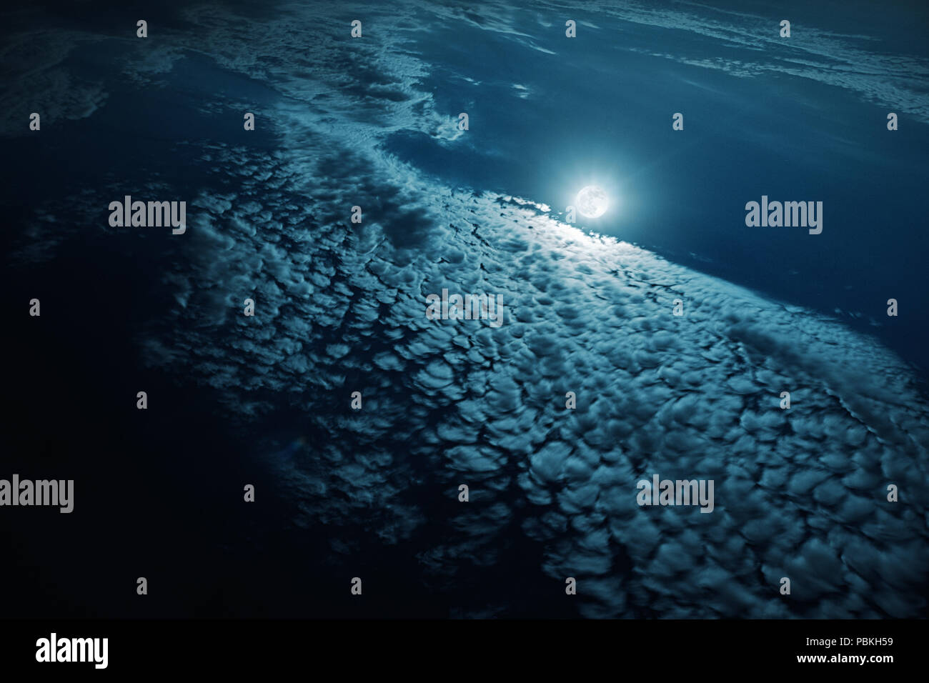 Full moon on the horizon hi-res stock photography and images - Alamy