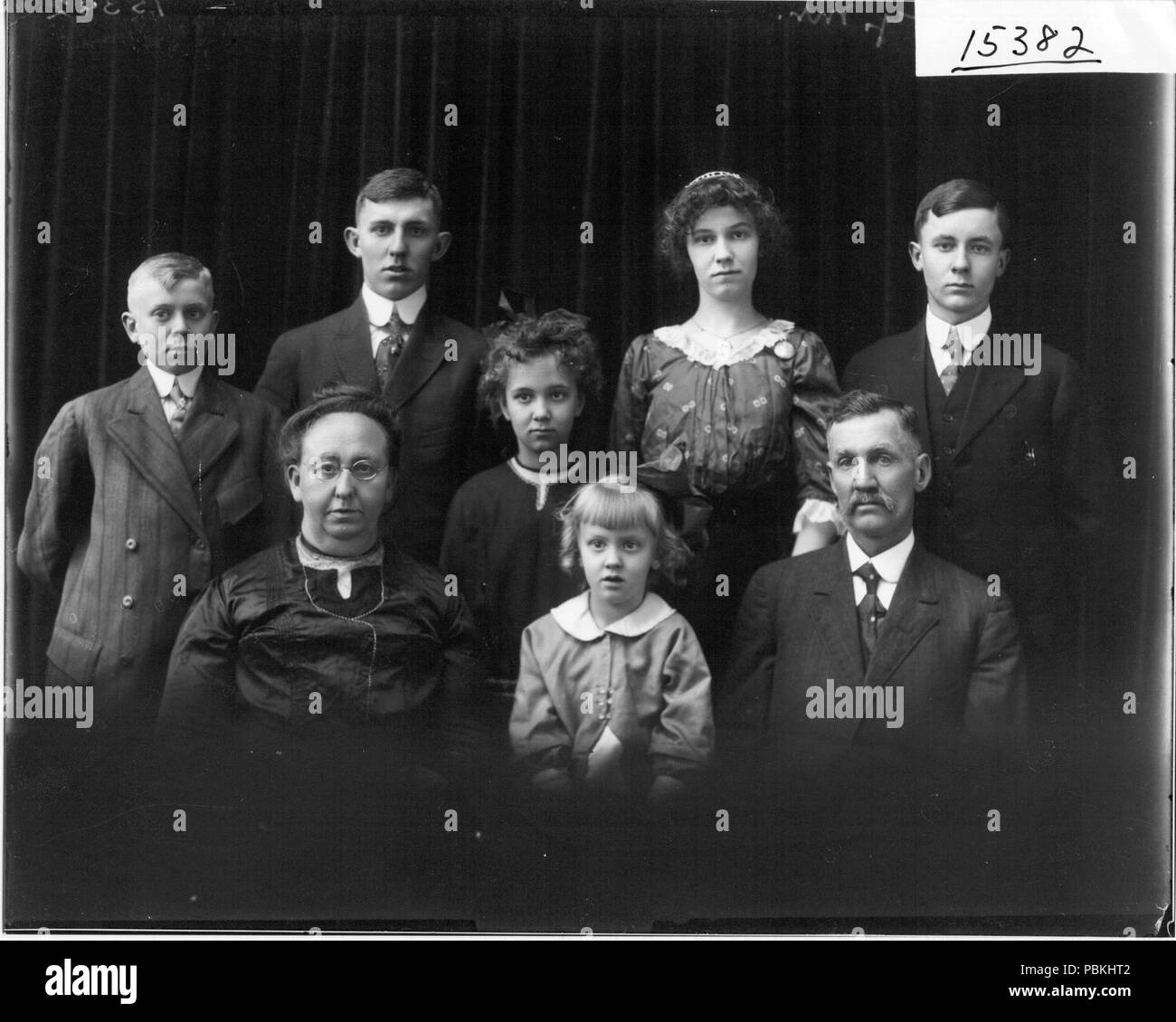 824 James Sheard family portrait 1916 (3192247944 Stock Photo - Alamy