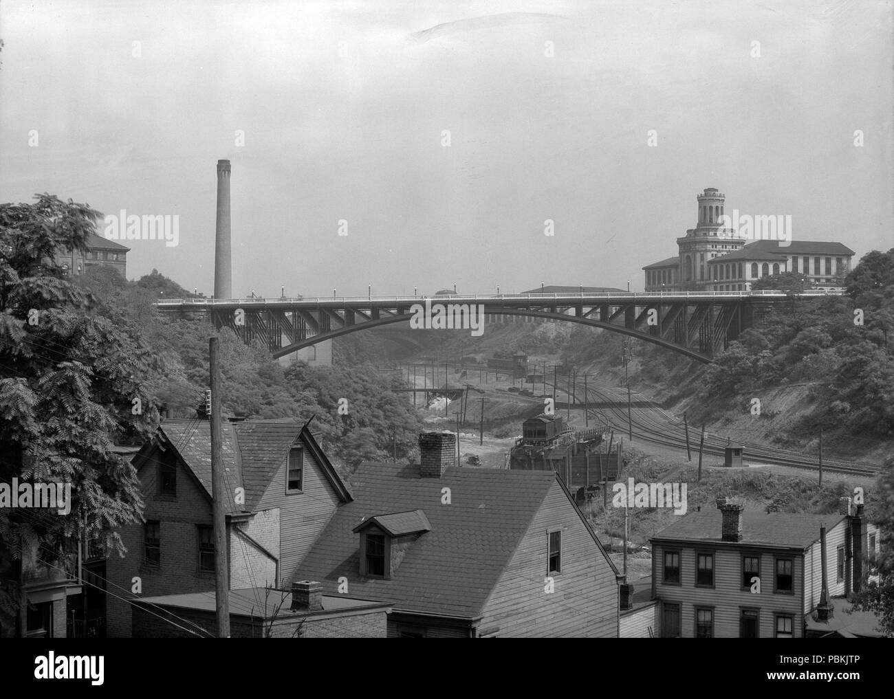 Hollow bridge hi-res stock photography and images - Alamy