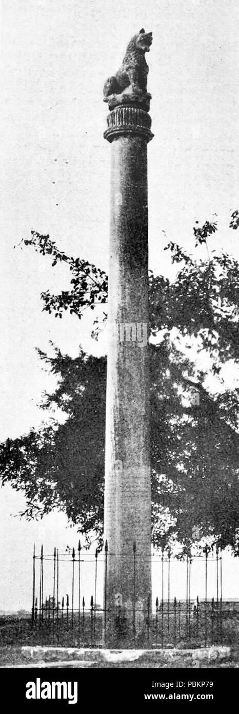 Emperor ashoka pillar Black and White Stock Photos & Images - Alamy