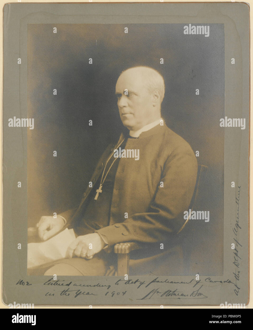 Archbishop attire hi-res stock photography and images - Alamy