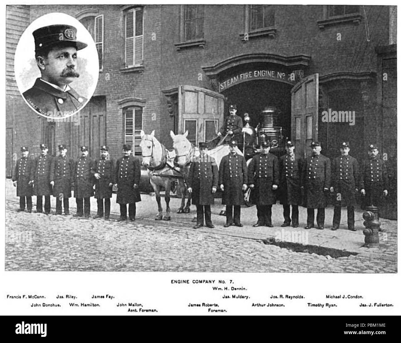 Fire engine fighting vehicle Black and White Stock Photos & Images - Alamy