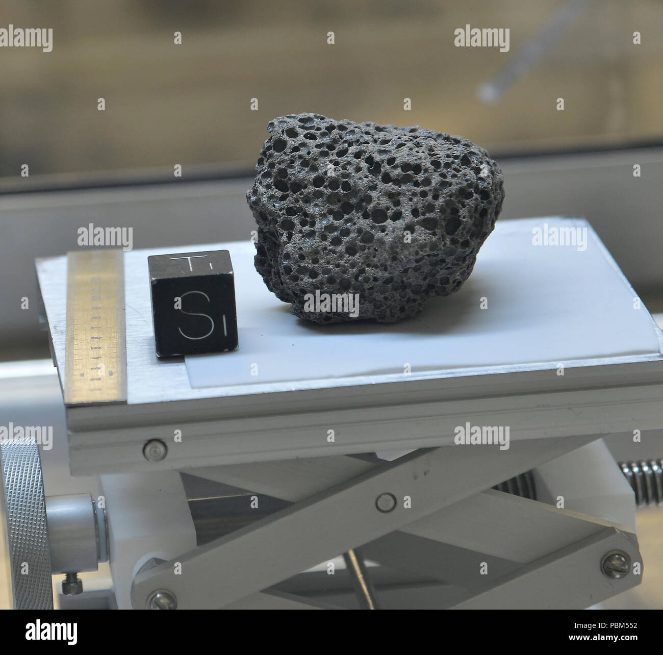 Moon rocks hi-res stock photography and images - Alamy
