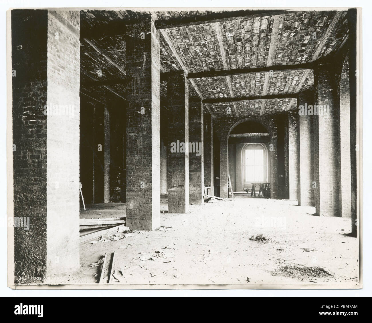 Nypl ceiling hi-res stock photography and images - Alamy