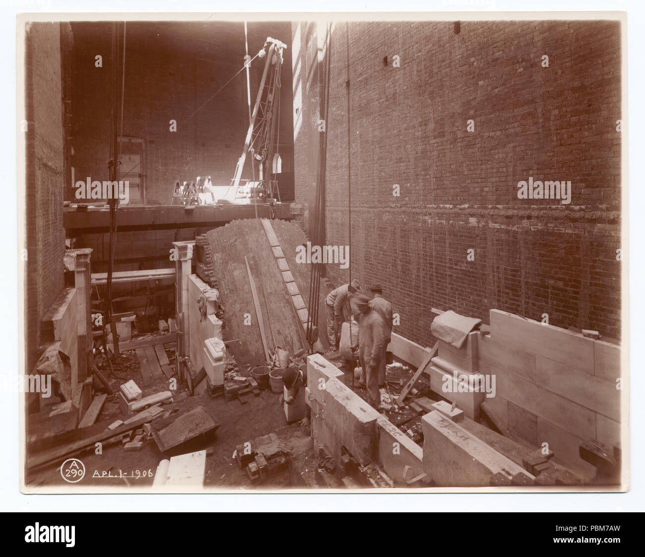 Historic construction techniques hi-res stock photography and images ...