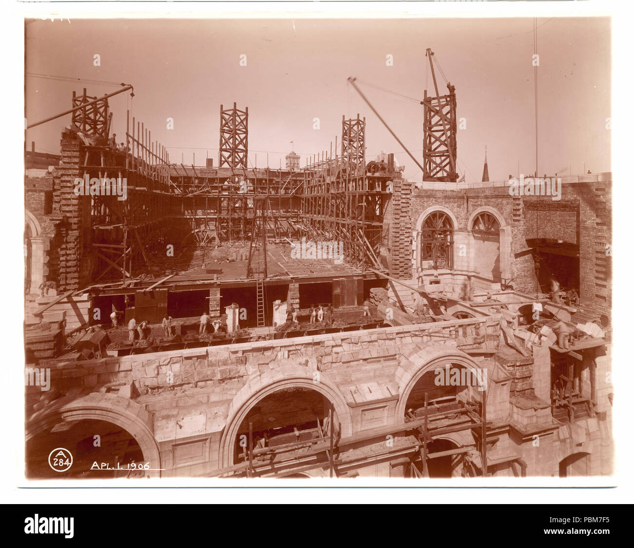 Construction workers new york historic hi-res stock photography and ...