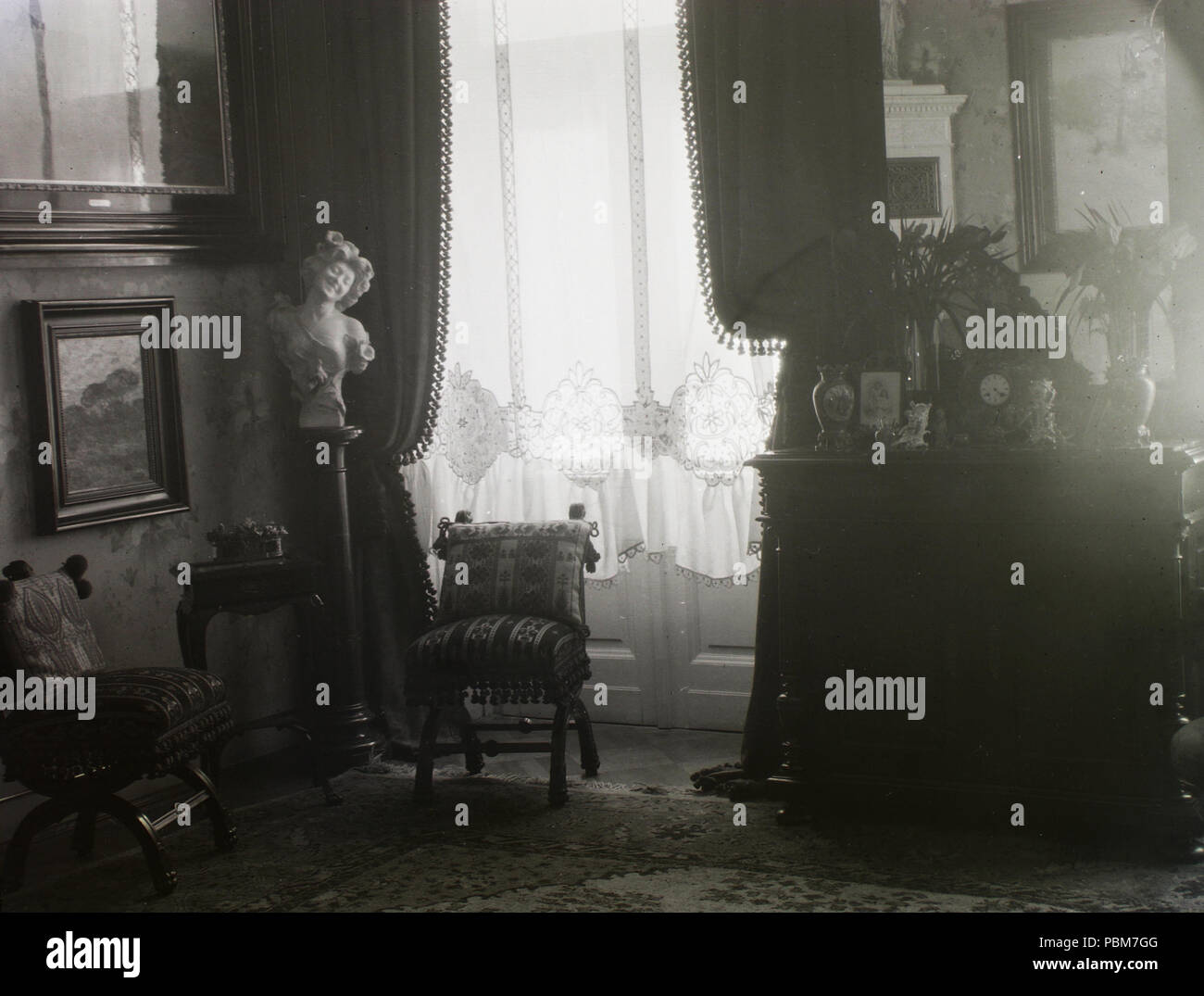 Interior bust hi-res stock photography and images - Alamy