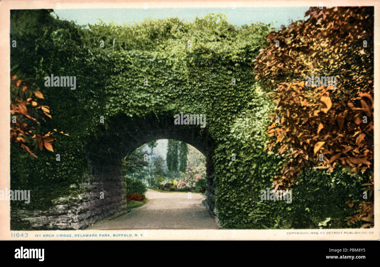 Archway ivy covered hi-res stock photography and images - Alamy