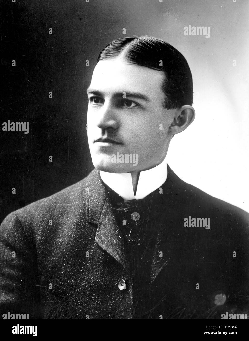 Carpenter early 1900s hi-res stock photography and images - Alamy