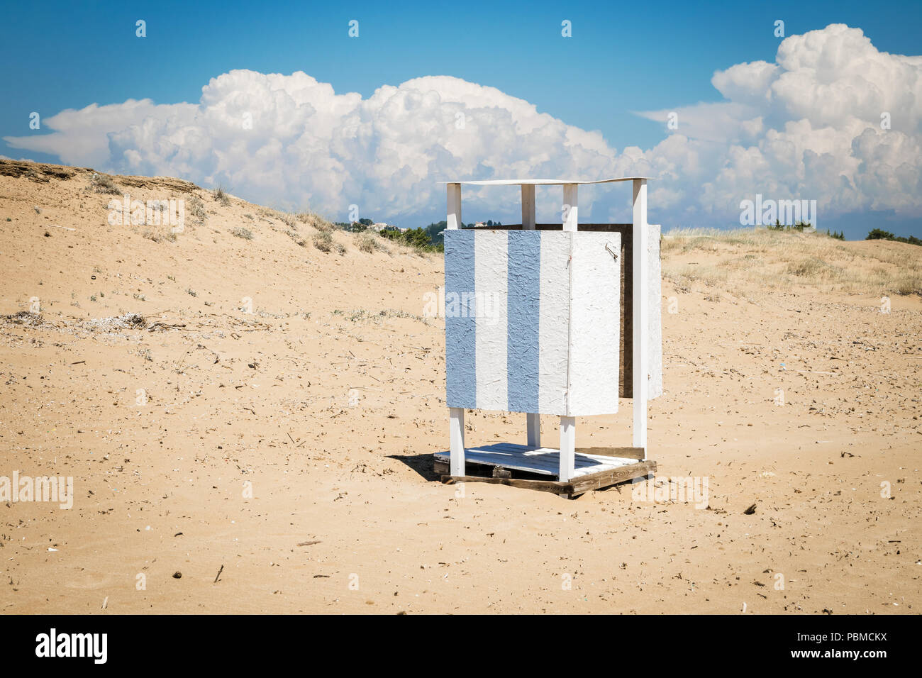 Beach change rooms hi-res stock photography and images - Alamy