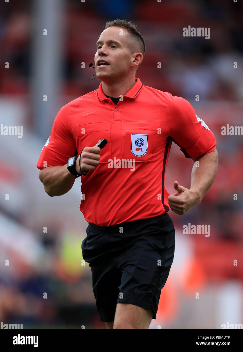 Soccer referee steve martin hi-res stock photography and images - Alamy