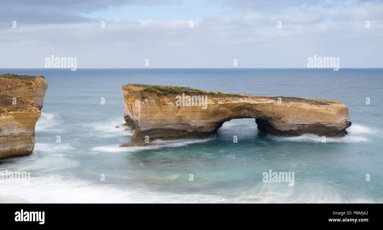 London Bridge - Great Ocean Road Stock Photo - Alamy