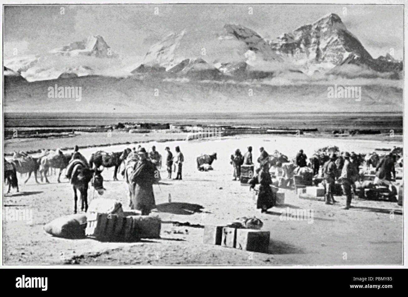 930 Loading up at Dochen Stock Photo - Alamy