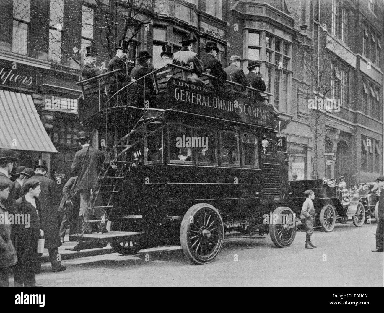 . English: A motor omnibus. London General Omnibus Company, (circa 1903 ...