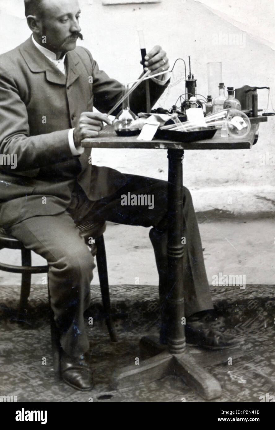 Portrait chemistry hi-res stock photography and images - Alamy