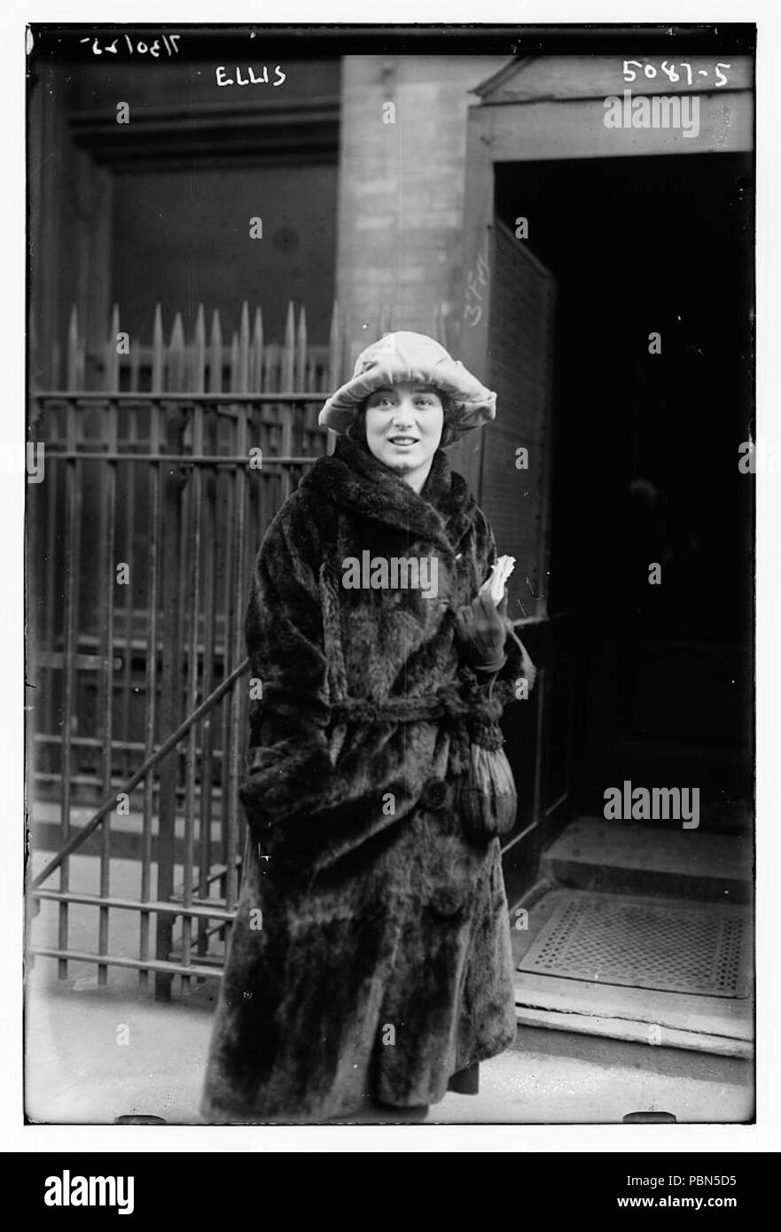 Mary ellis Black and White Stock Photos & Images - Alamy