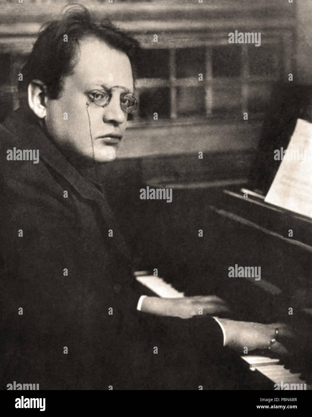 Max reger piano hi-res stock photography and images - Alamy