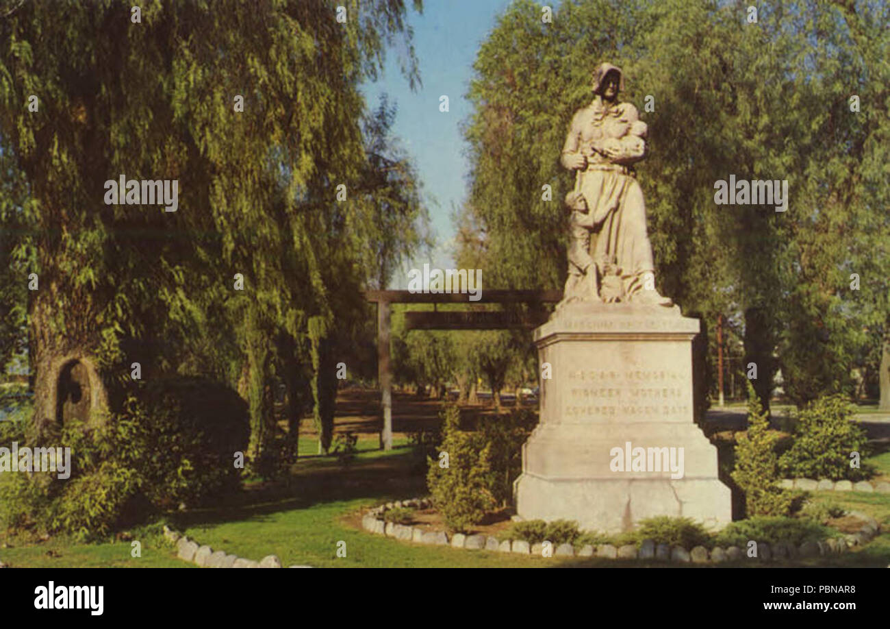 Madonna of the trail monument hi-res stock photography and images - Alamy