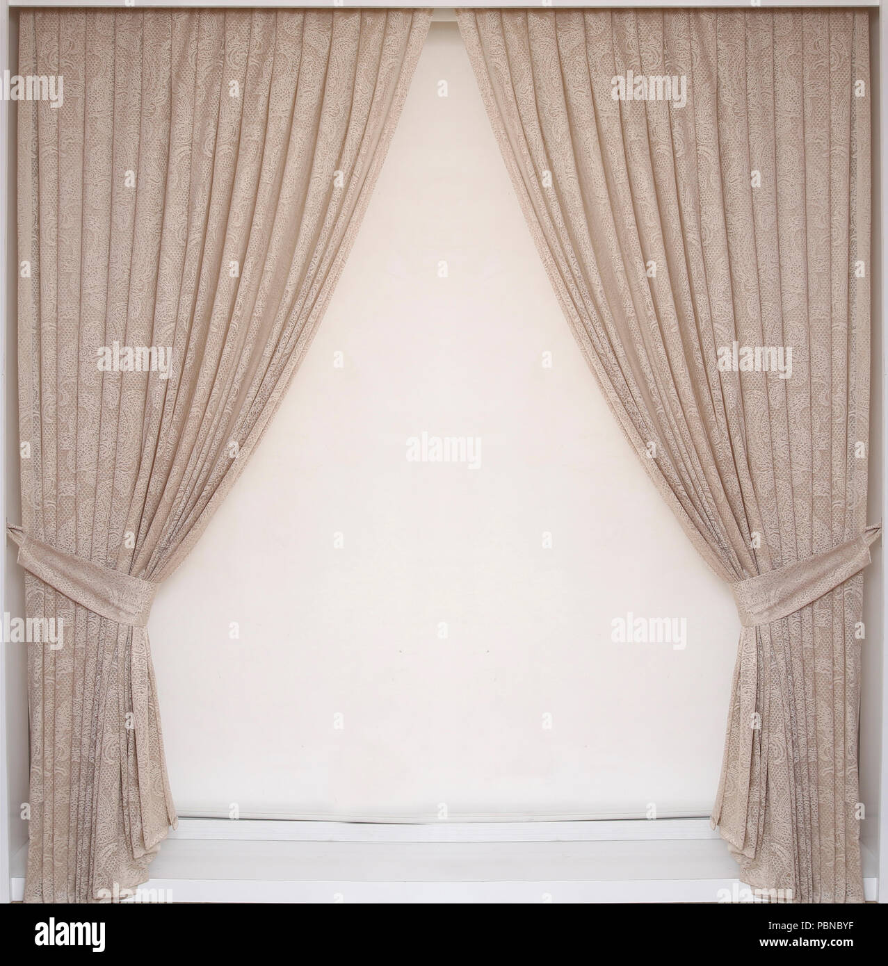 Shut curtains hi-res stock photography and images - Alamy