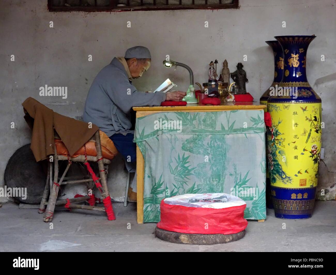 Chinese traditional study room hi-res stock photography and images - Alamy