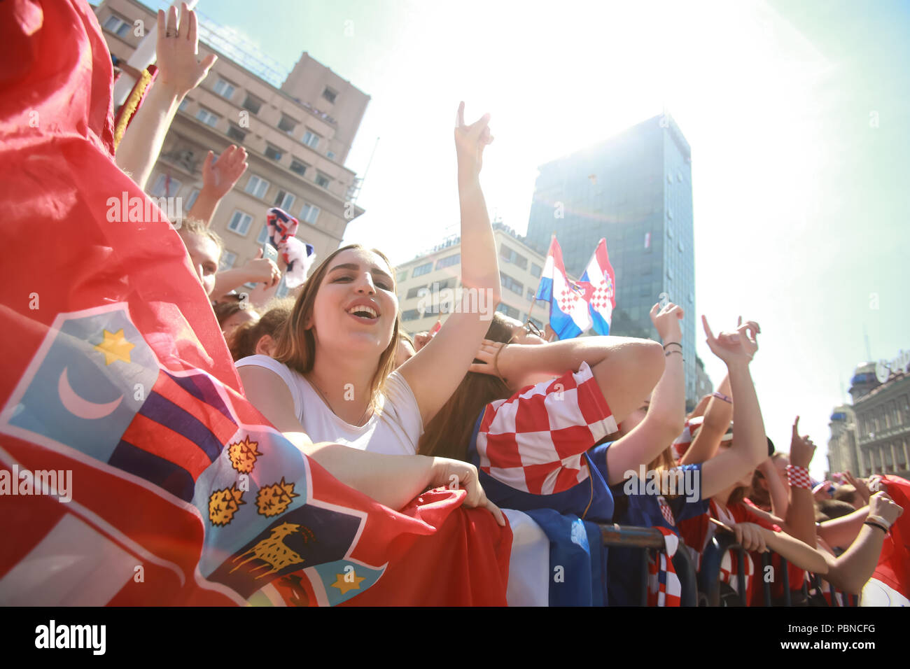 Singing football crowd hi-res stock photography and images - Alamy