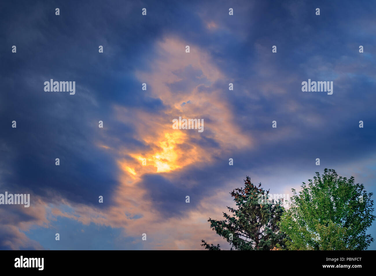 Sun illuminating the clouds hi-res stock photography and images - Alamy