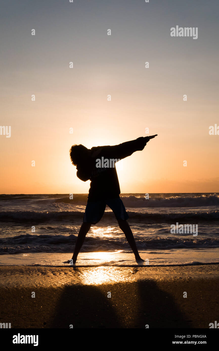 Inspirational sunrise beach hi-res stock photography and images - Alamy