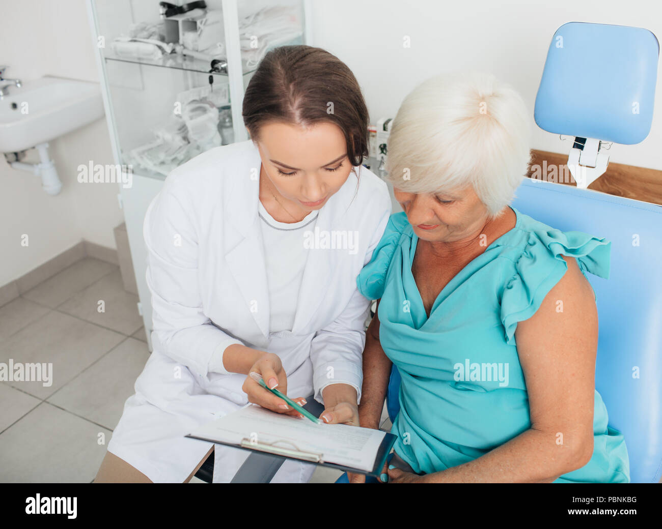 doctor and senior patient reviewing medical chart Stock Photo - Alamy