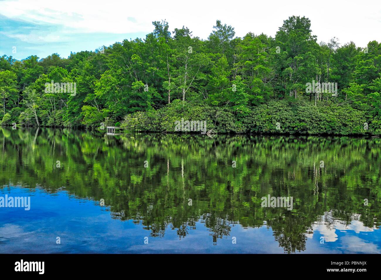 Blue water scenery hi-res stock photography and images - Alamy