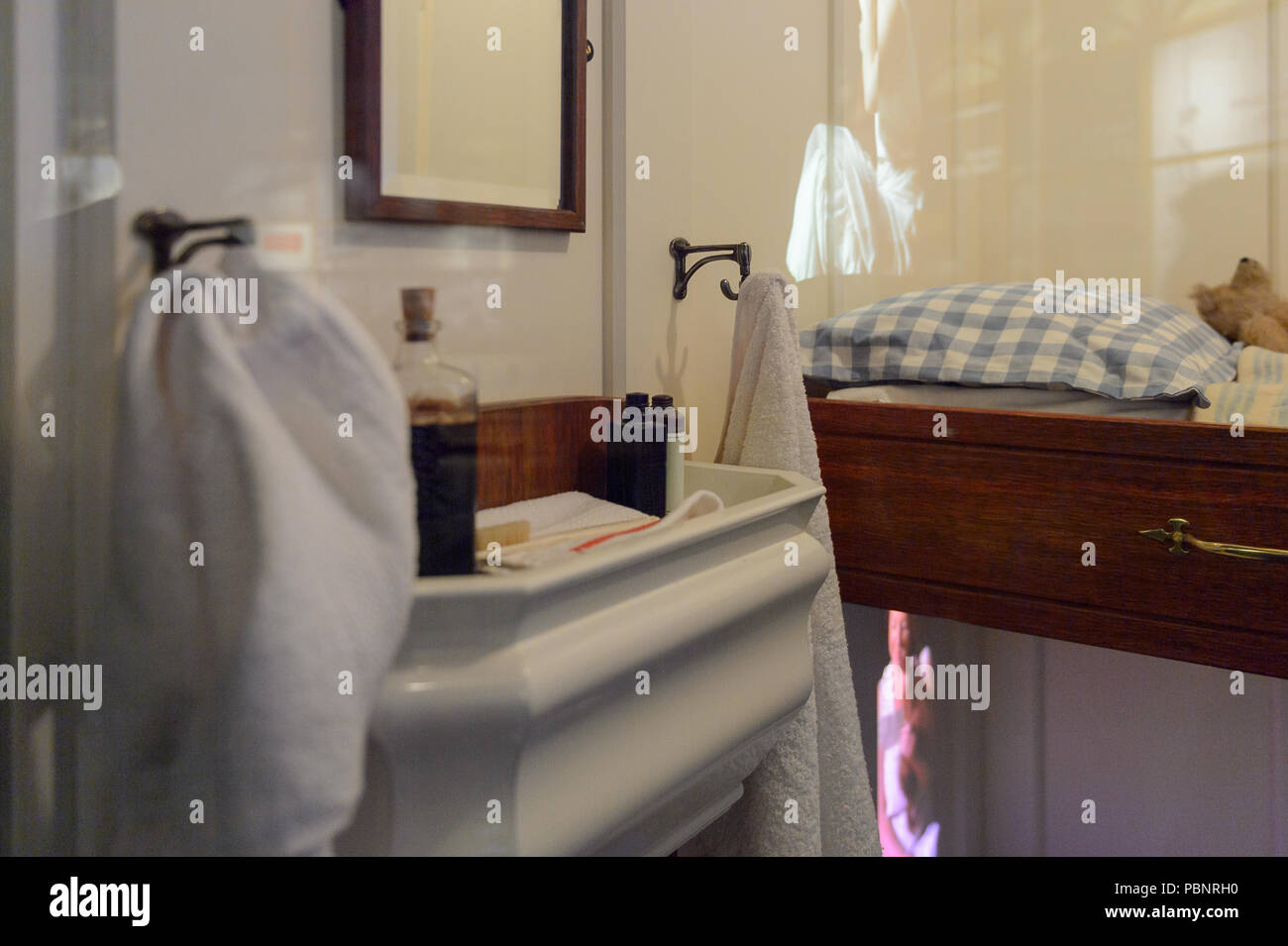 Third class cabin titanic hi-res stock photography and images - Alamy